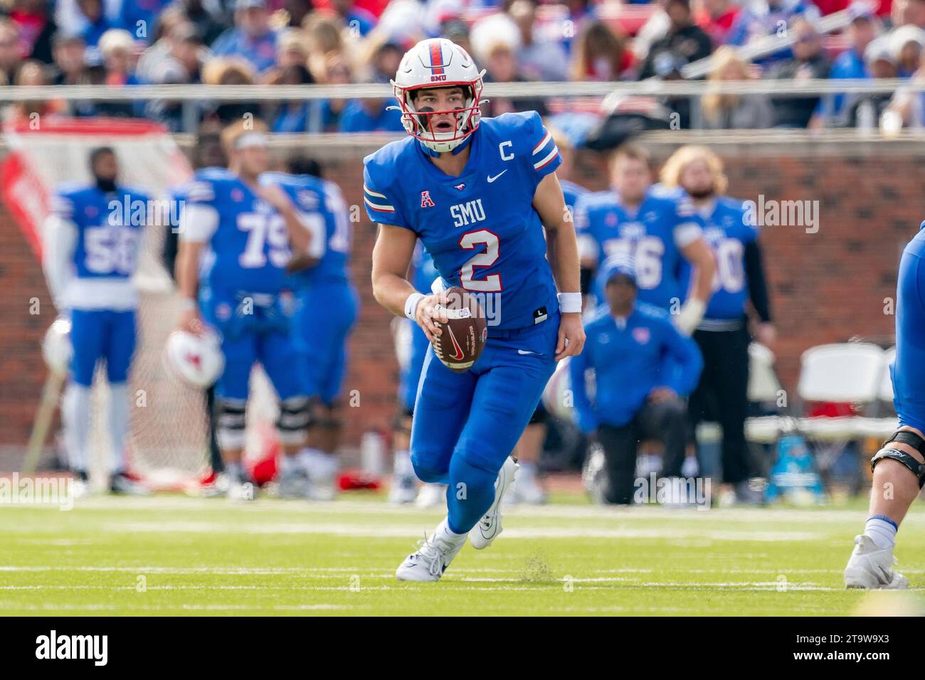 DALLAS, TX - NOVEMBER 25: Southern Methodist Mustangs quarterback ...