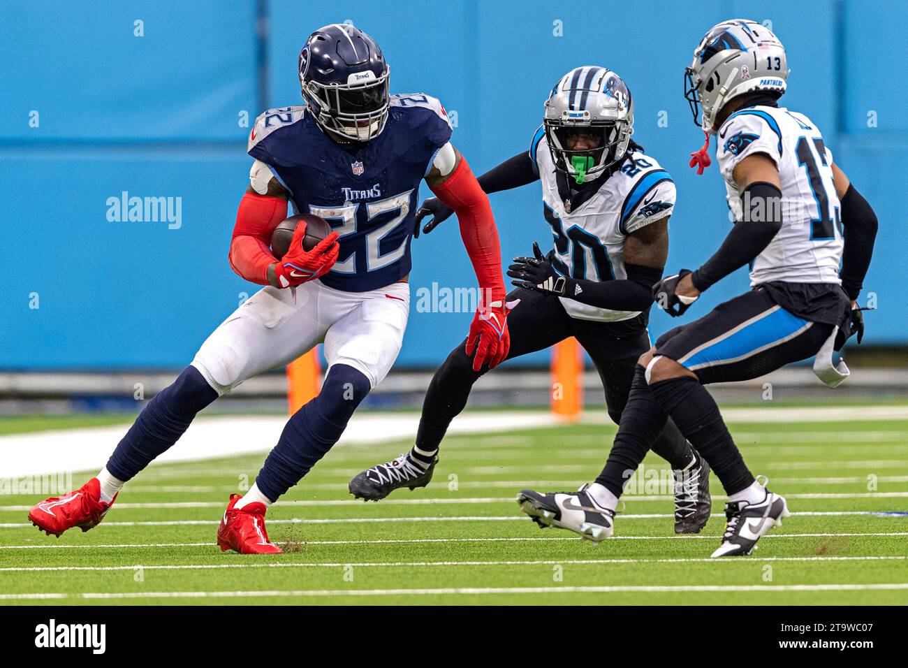 Tennessee Titans running back Derrick Henry (22) tries to avoid ...