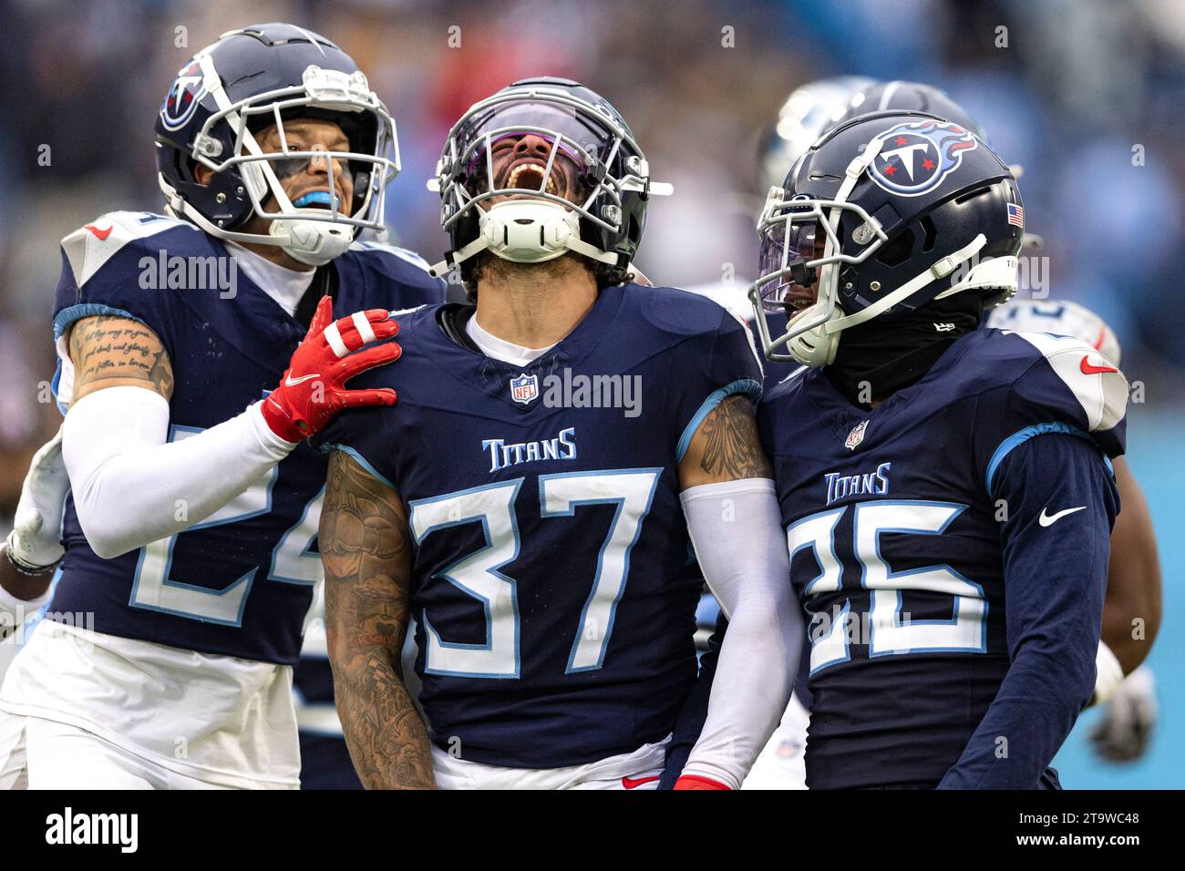 Tennessee Titans safety Amani Hooker (37), cornerback Kristian Fulton ...