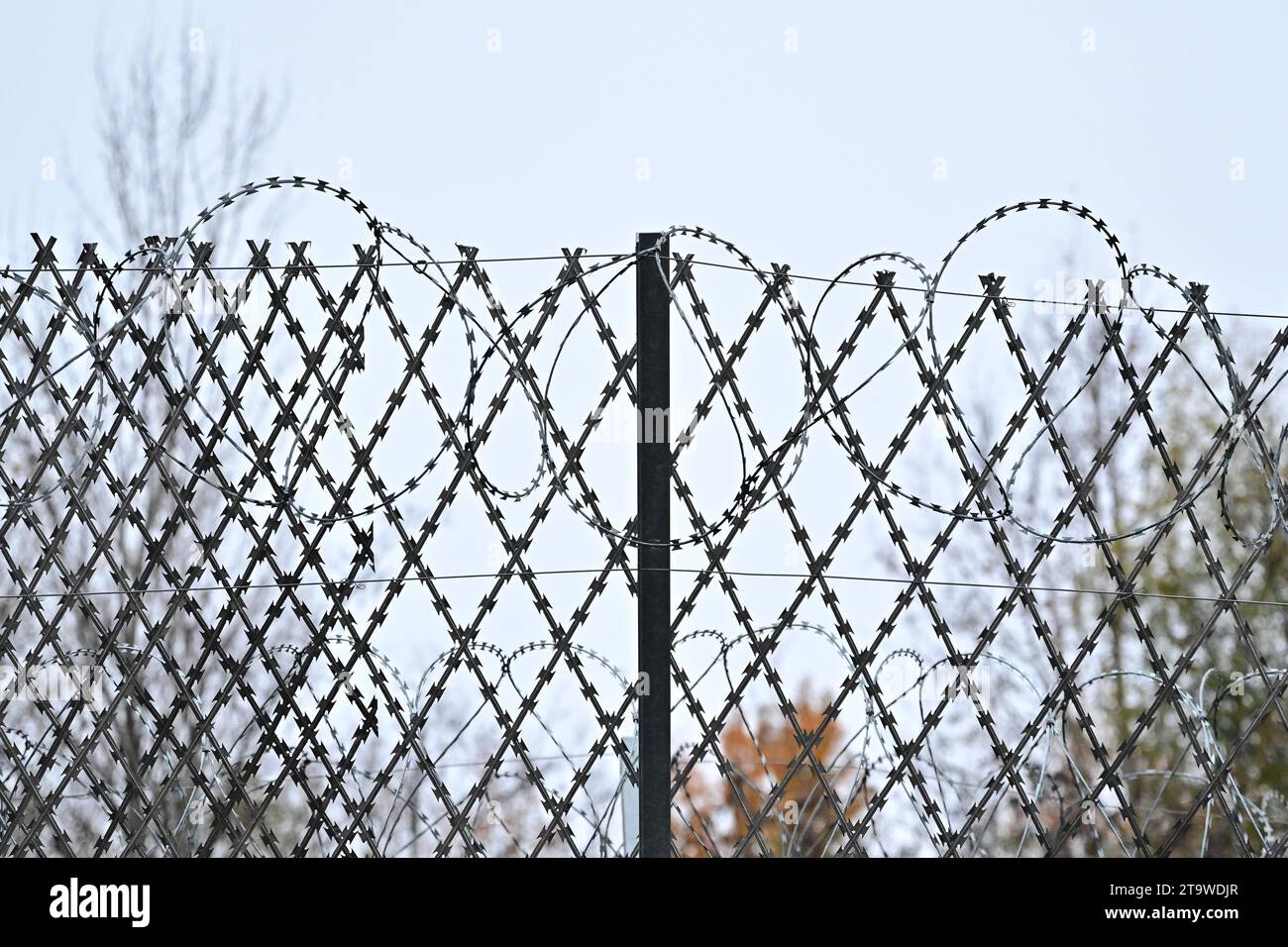 Roszke, Hungary. 27th Nov, 2023. A barbed wire fence stands on the ...