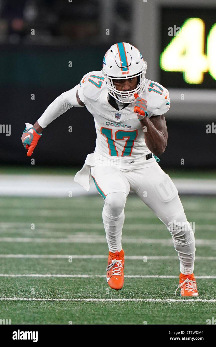 Miami Dolphins wide receiver Jaylen Waddle (17) during an NFL football ...