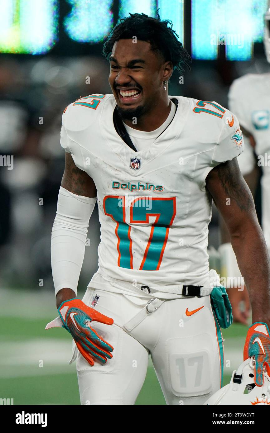 Miami Dolphins wide receiver Jaylen Waddle (17) during an NFL football ...