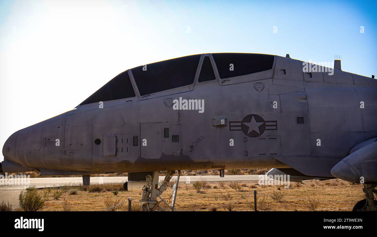 Republic A-10 Thunderbolt II YA-10B, S/N 73-1664 Stock Photo - Alamy