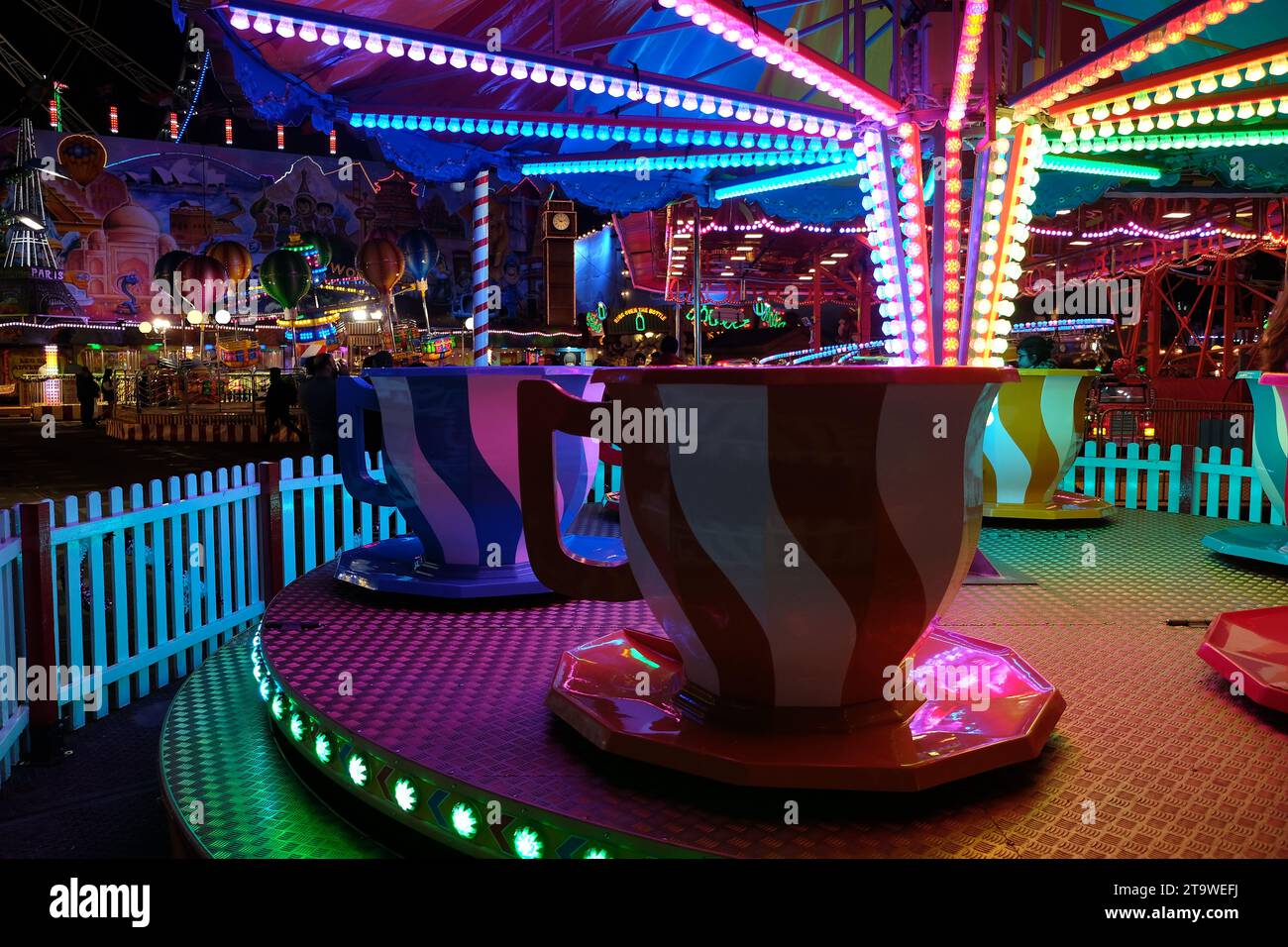 Spinning tea cup hi-res stock photography and images - Alamy