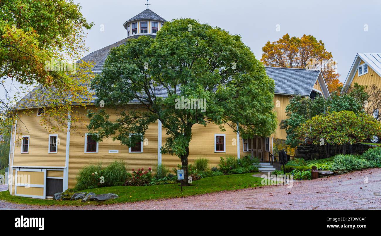 Round barn hi-res stock photography and images - Alamy