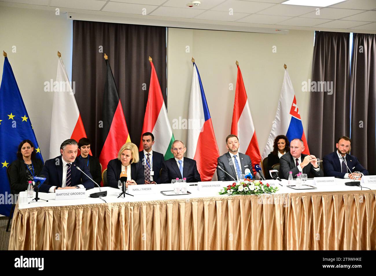 27 November 2023, Hungary, Szeged: Bartosz Grodecki (l-r), Minister of ...