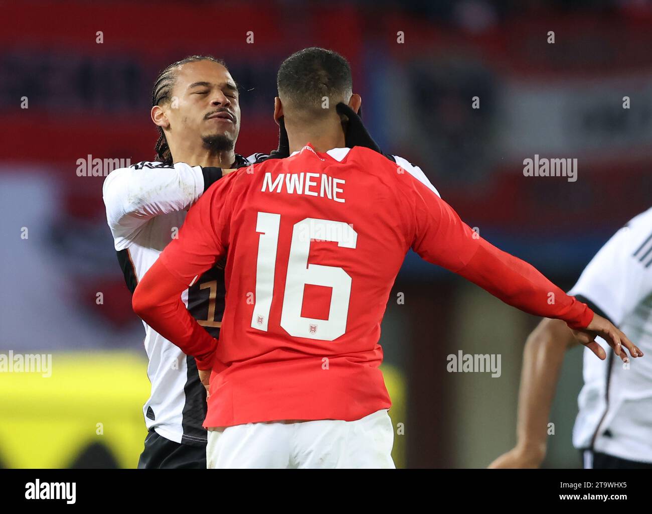 Aktion rote karte hi-res stock photography and images - Alamy