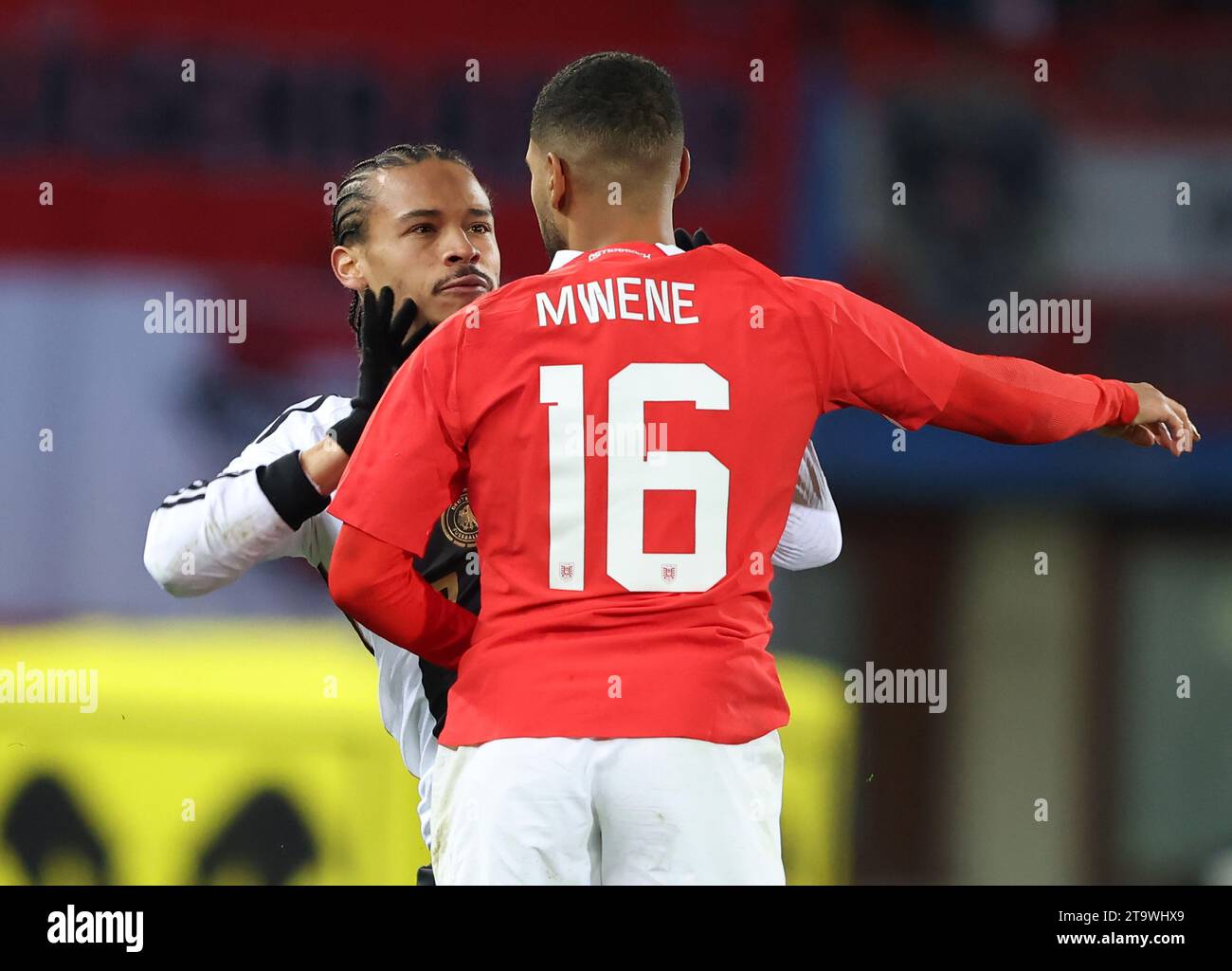 Aktion rote karte hi-res stock photography and images - Alamy