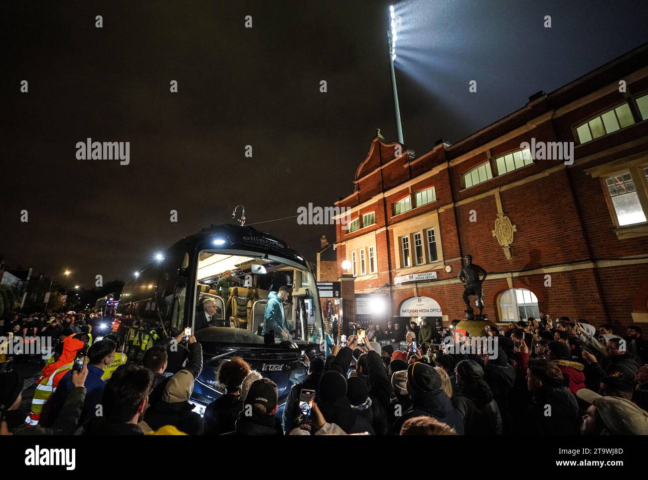 The Wolverhampton Wanderers team bus arrives at Craven Cottage before ...