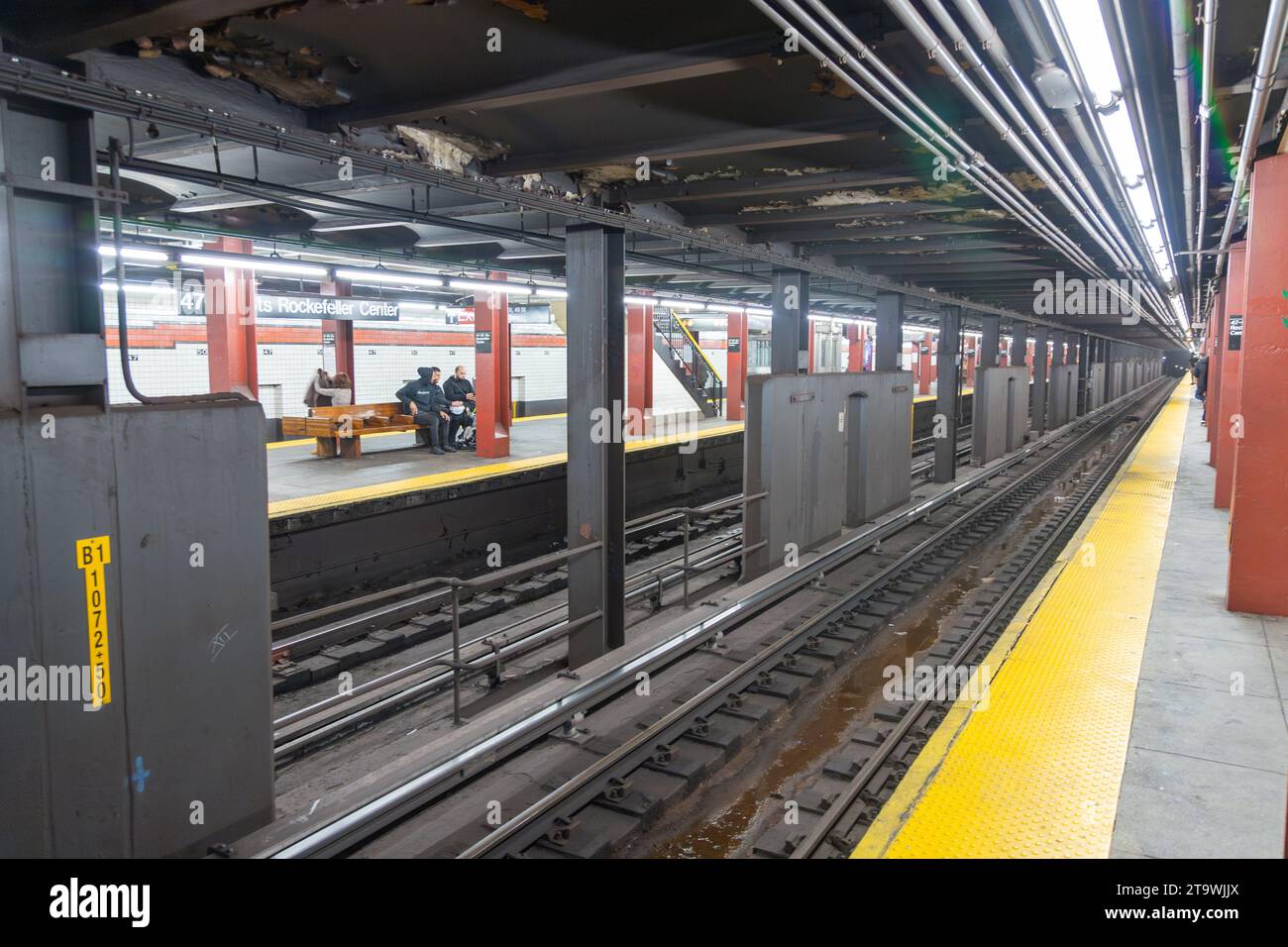 Rockefeller center subway station hi-res stock photography and images ...