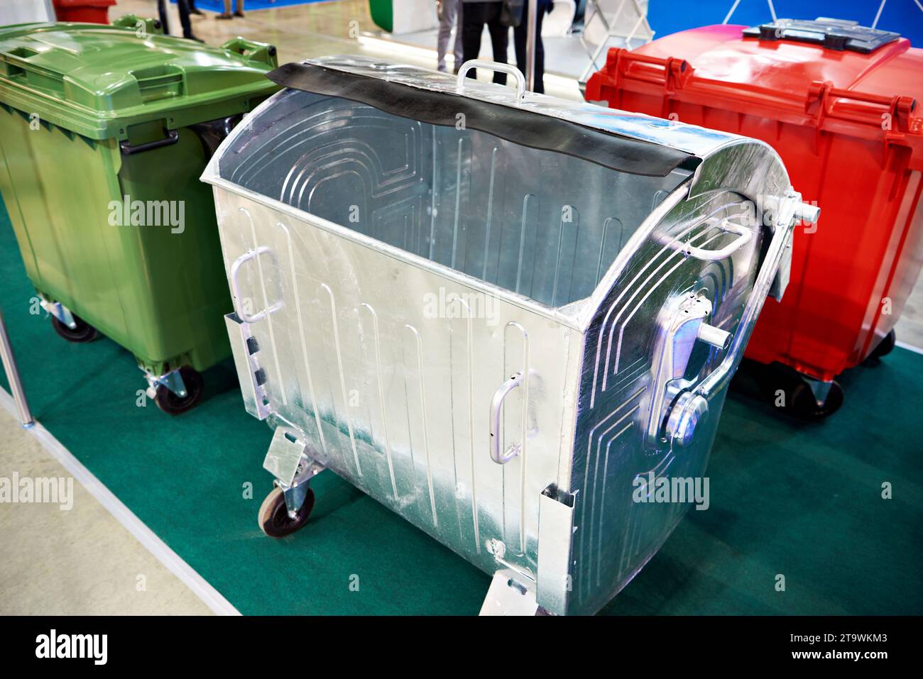 Metal trash bin containers hi-res stock photography and images - Alamy