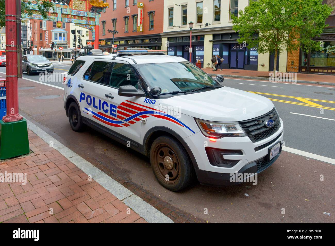 Metropolitan police vehicle hi-res stock photography and images - Alamy