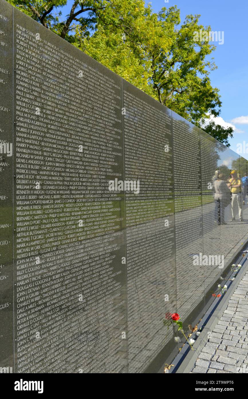 The Vietnam War Memorial wall in Washington DC Stock Photo - Alamy