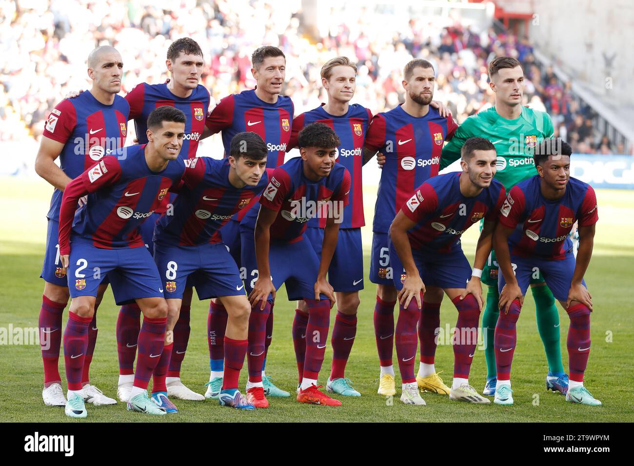 Madrid, Spain. 25th Nov, 2023. Barcelona team group line-up (Barcelona ...