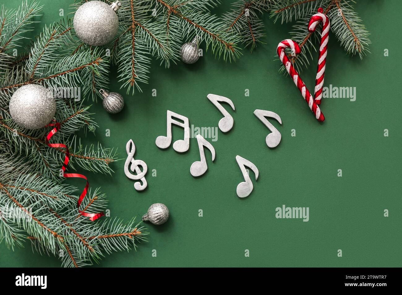 Music notes christmas decor hi-res stock photography and images - Alamy