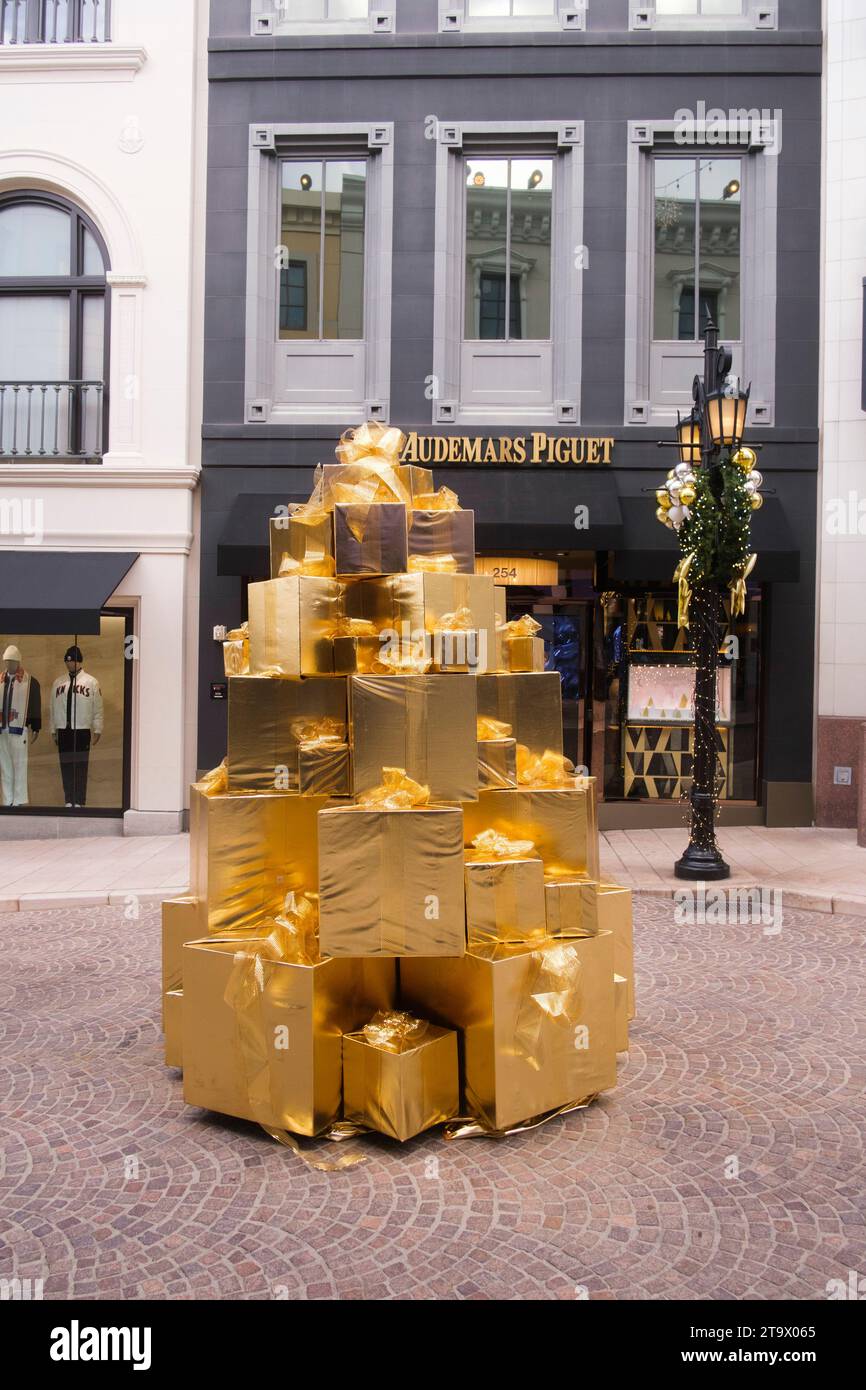 Christmas decorations, Via Rodeo, Rodeo Drive, Beverly Hills, Los ...