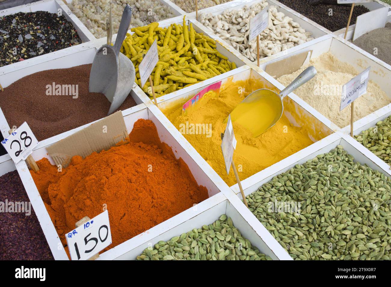 Qatar souk waqif spices hi-res stock photography and images - Alamy