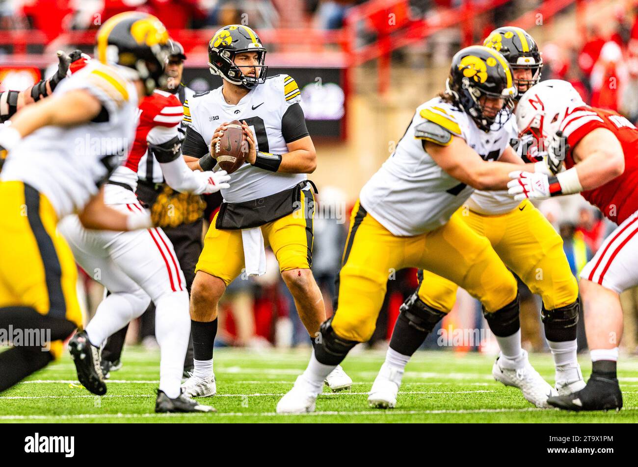 Lincoln, NE. U.S. 24th Nov, 2023. Iowa Hawkeyes quarterback Deacon Hill ...