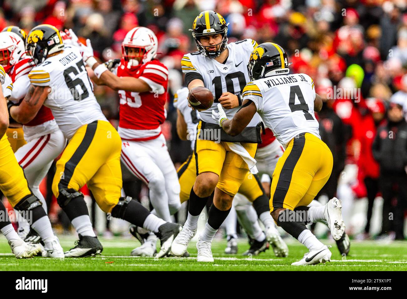 Lincoln, NE. U.S. 24th Nov, 2023. Iowa Hawkeyes quarterback Deacon Hill ...