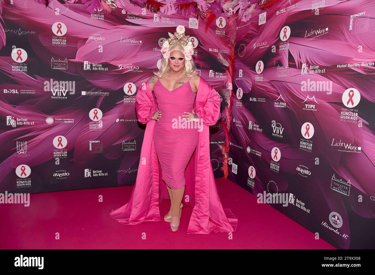 Breakout artist hi-res stock photography and images - Alamy