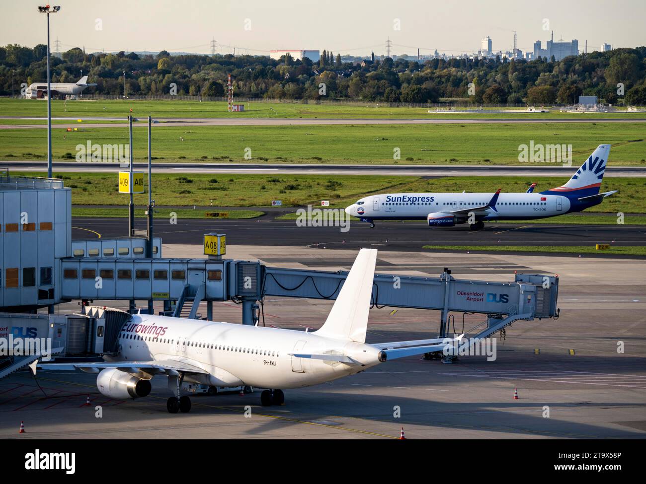 Boeing 737 sunexpress airbus hi-res stock photography and images - Alamy