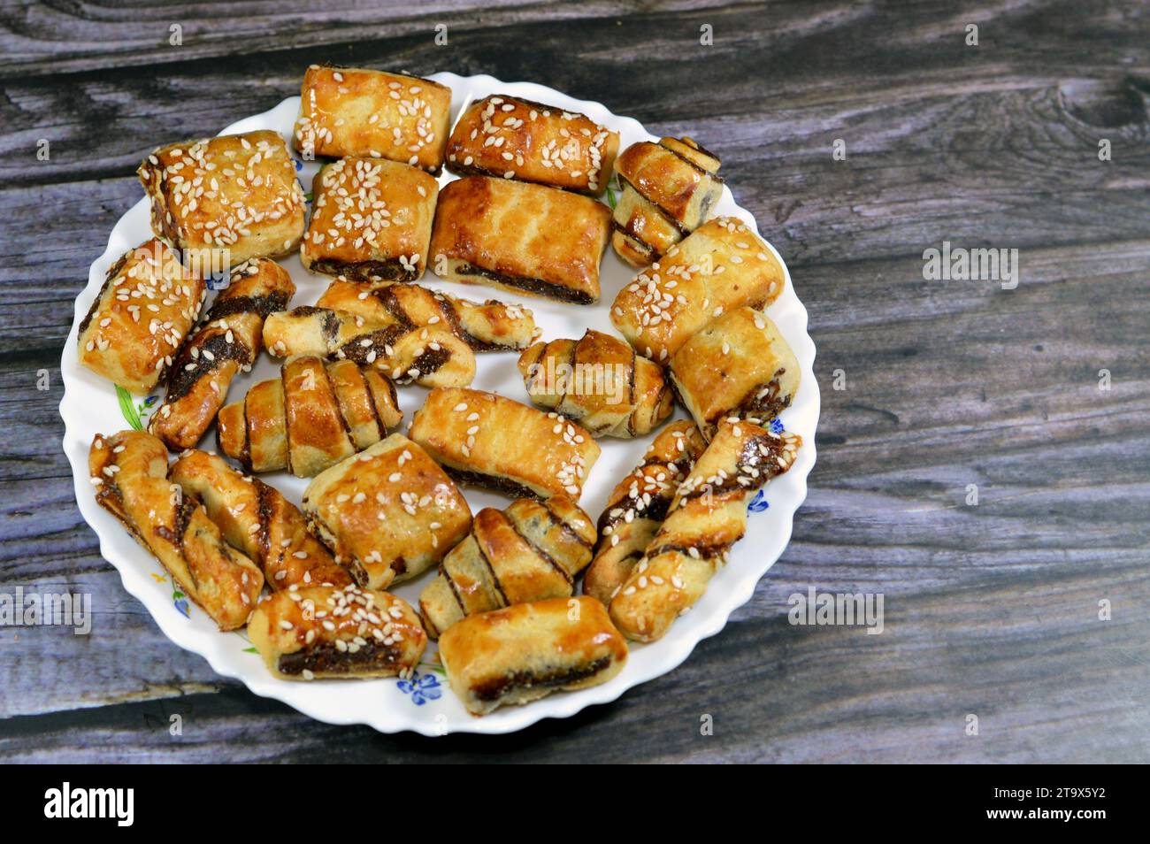 Middle eastern date filled cookies hi-res stock photography and images ...