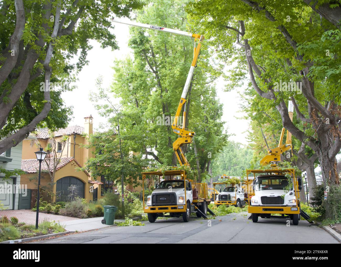 Tree trimming truck hi-res stock photography and images - Alamy