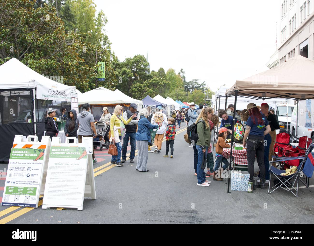 Popular color 2023 hi-res stock photography and images - Alamy