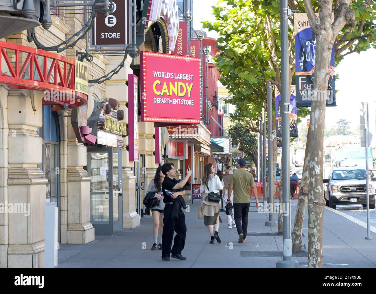 Exterior front of candy shop store hi-res stock photography and images ...