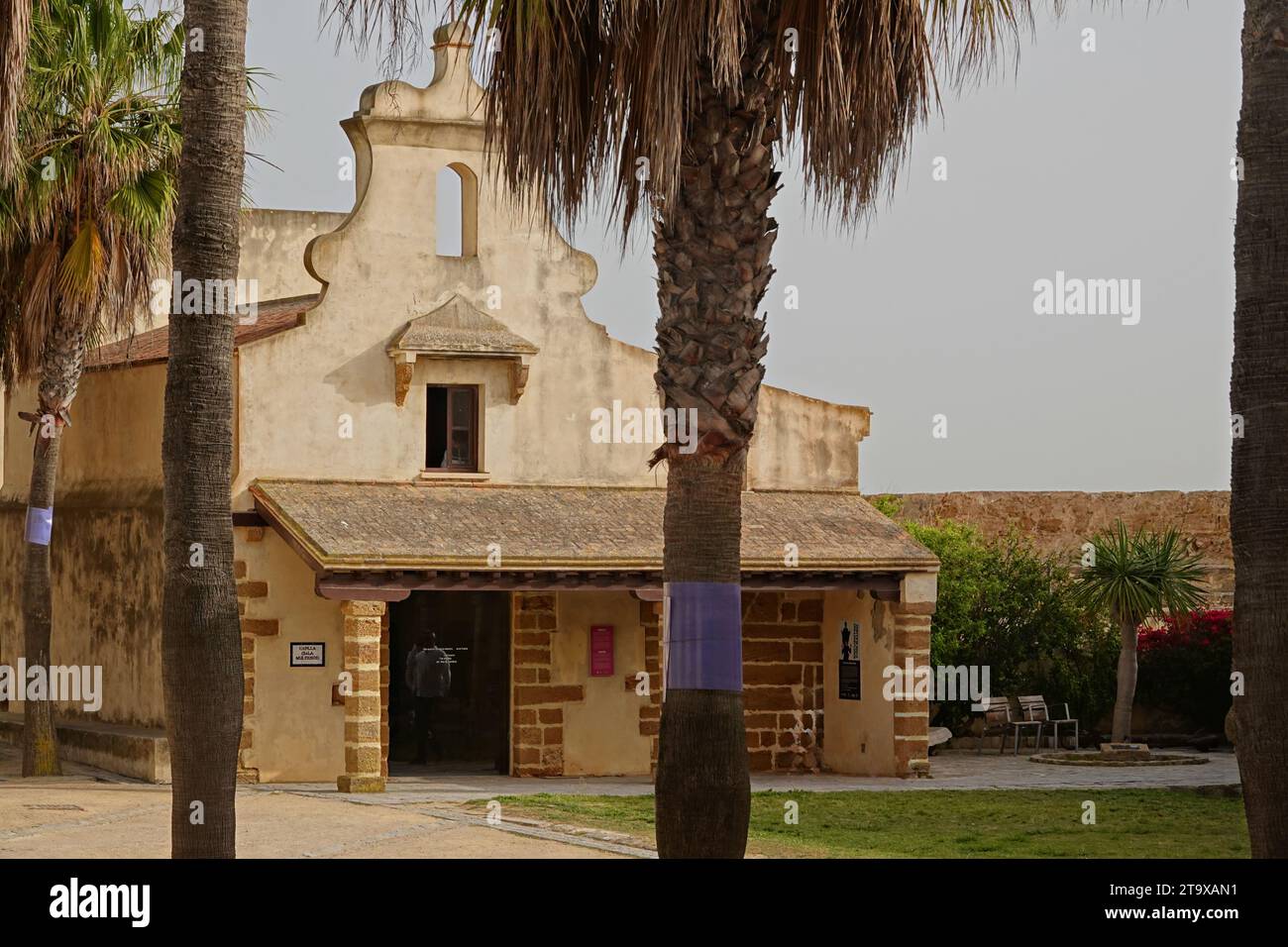 Pentagon courtyard hi-res stock photography and images - Alamy