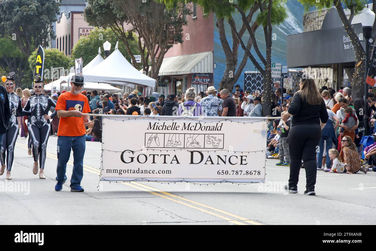 Half Moon Bay, CA - 14, 2023:Spectators line the street to watch the ...