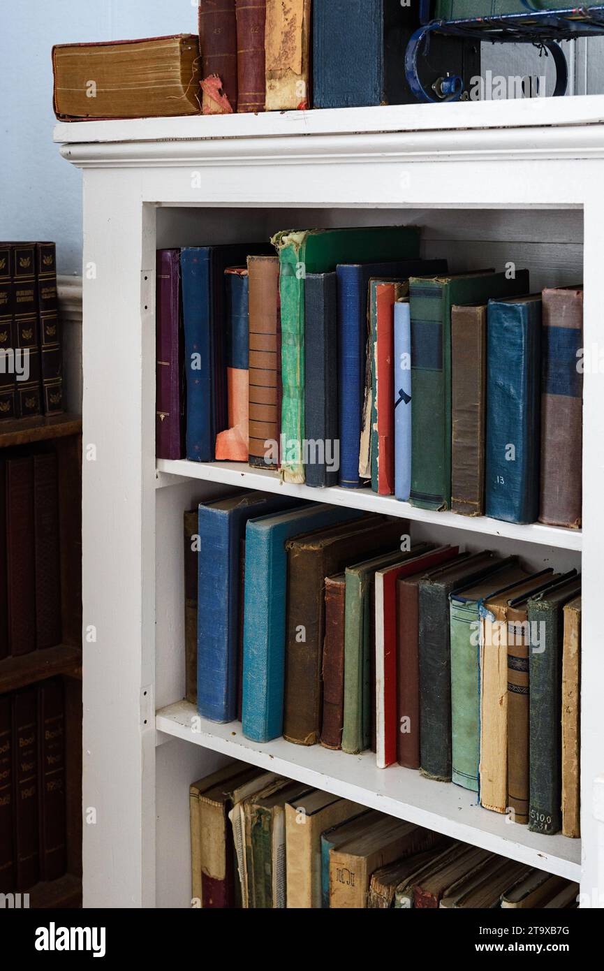 Bookshelf Full of Classroom Books - vintage Stock Photo - Alamy