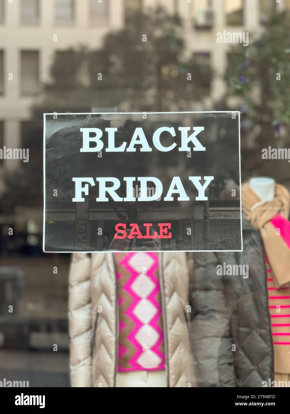 Black Friday Sale sign on store in Zaragoza, Spain Stock Photo - Alamy