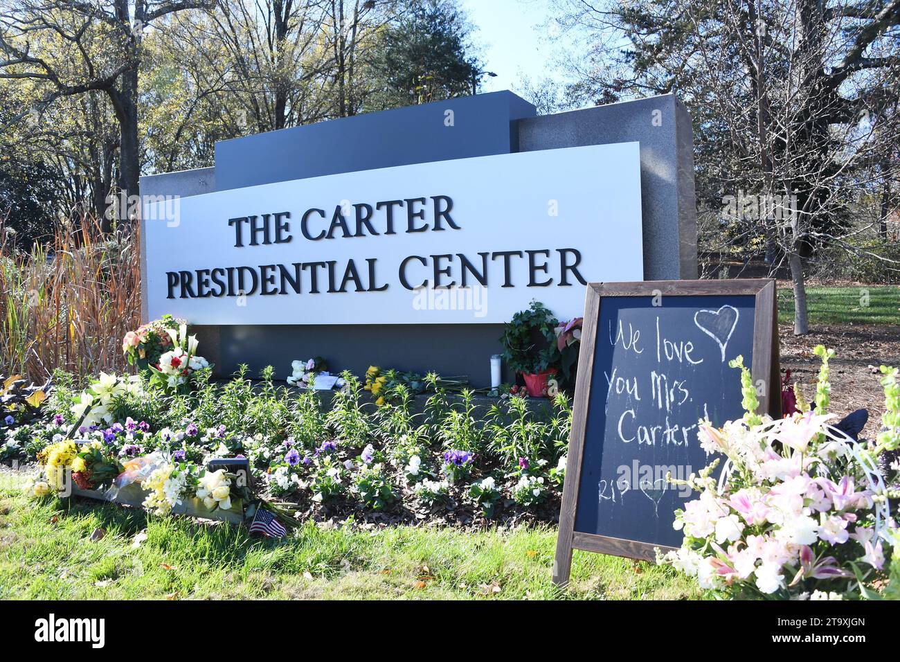 New York, United States. 27th Nov, 2023. A growing memorial exists on ...