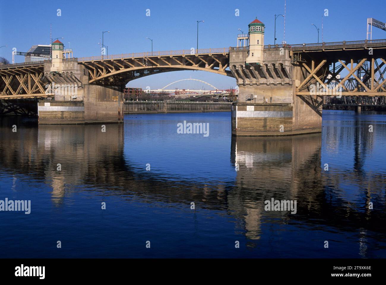 Burnside Bridge, Vera Katz Eastbank Esplanade, Portland, Oregon Stock ...