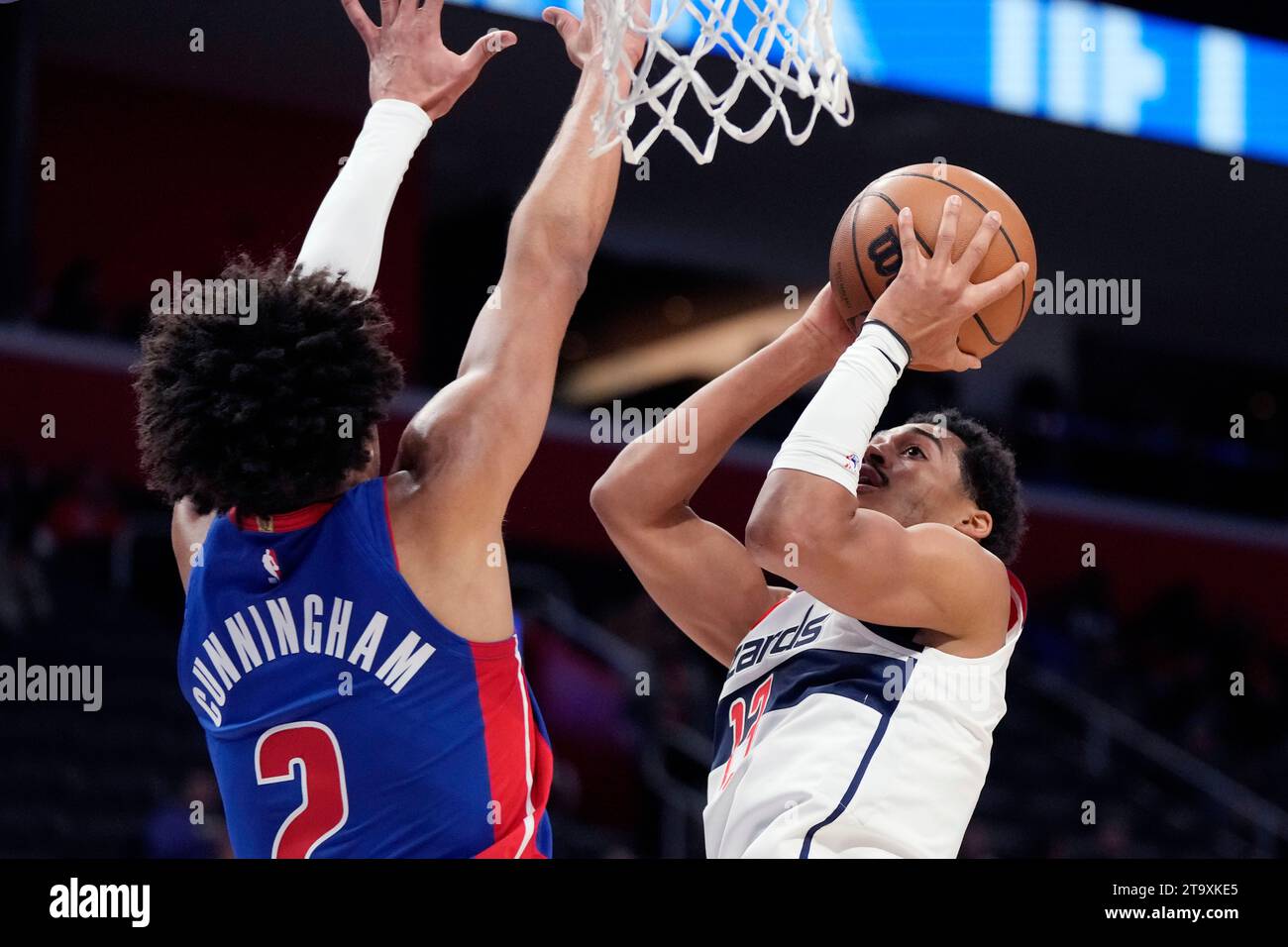Washington Wizards guard Jordan Poole (13) shoots over the defense of ...