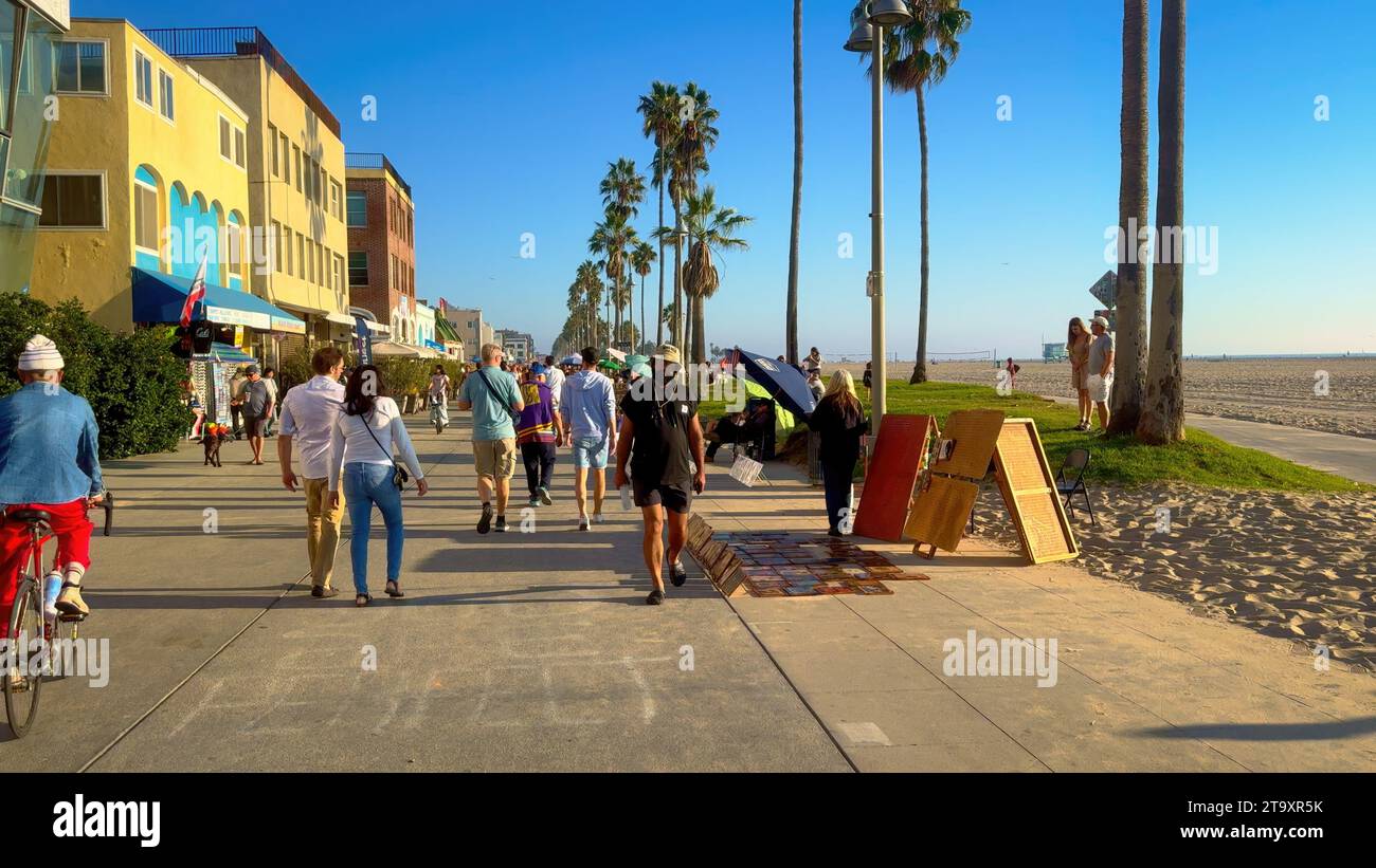 A walk at Venice Beach California - to popular Oceanfront Promenade ...