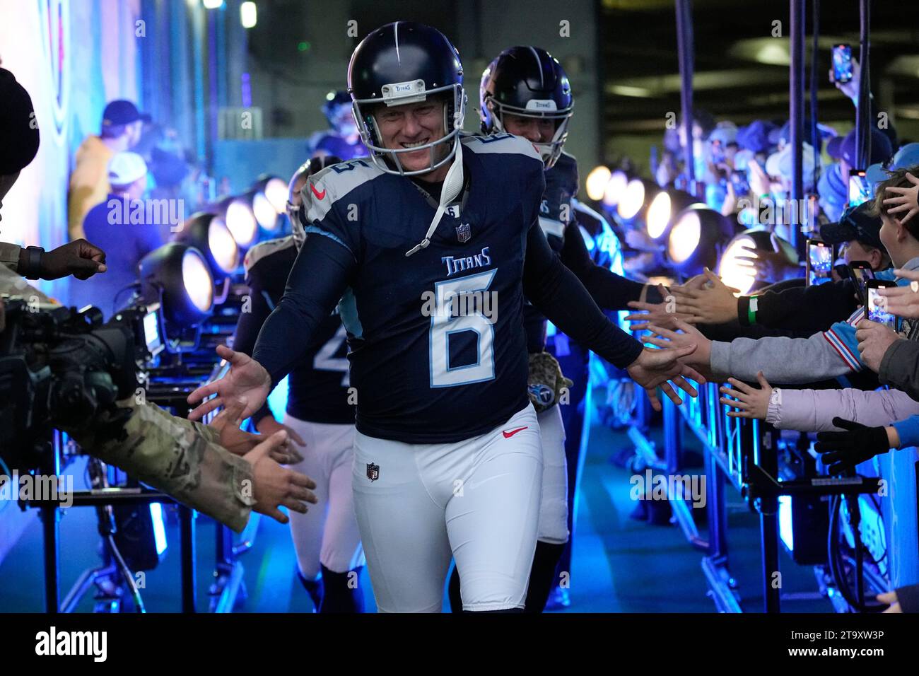 Tennessee Titans place-kicker Nick Folk (6) before an NFL football game ...