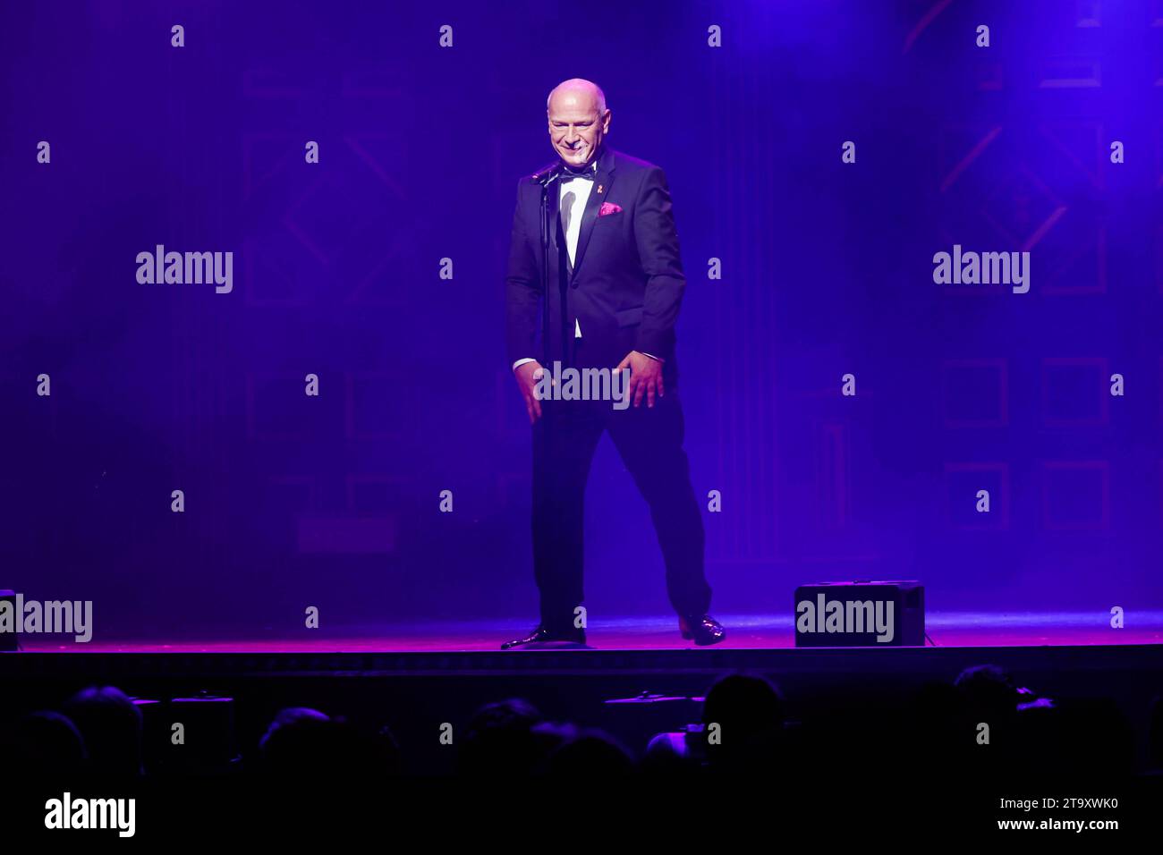 Der Regierende Buergermeister Kai Wegener bei Kuenstler gegen AIDS ...