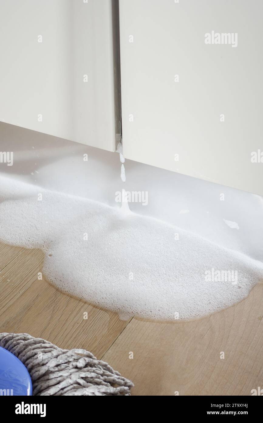 Spilled water on kitchen floor hi-res stock photography and images - Alamy