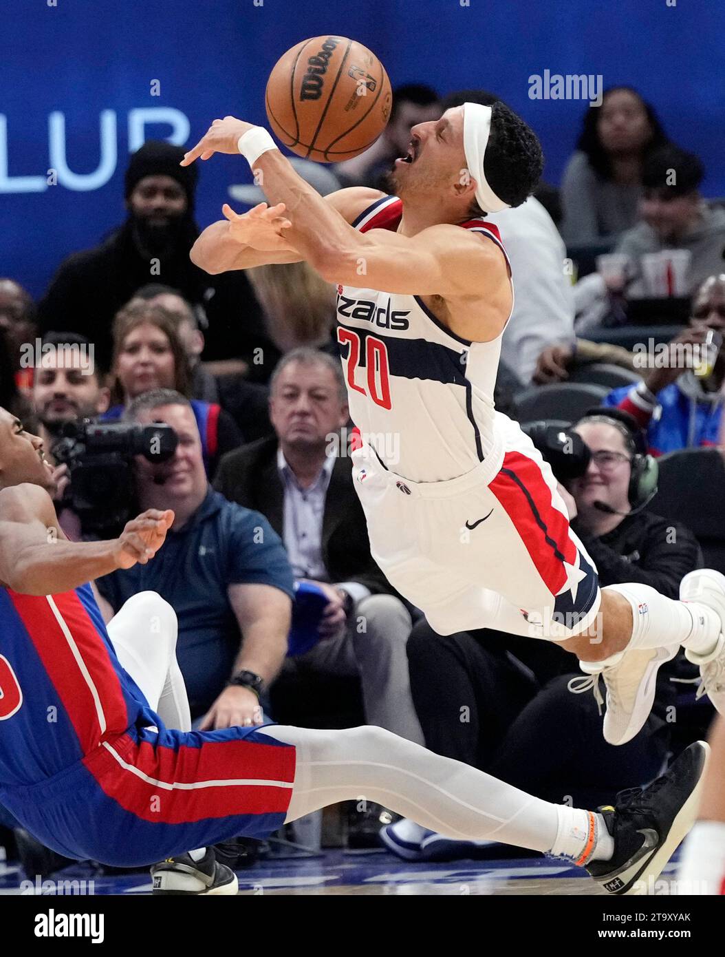 Washington Wizards guard Landry Shamet (20) loses control of the ball ...