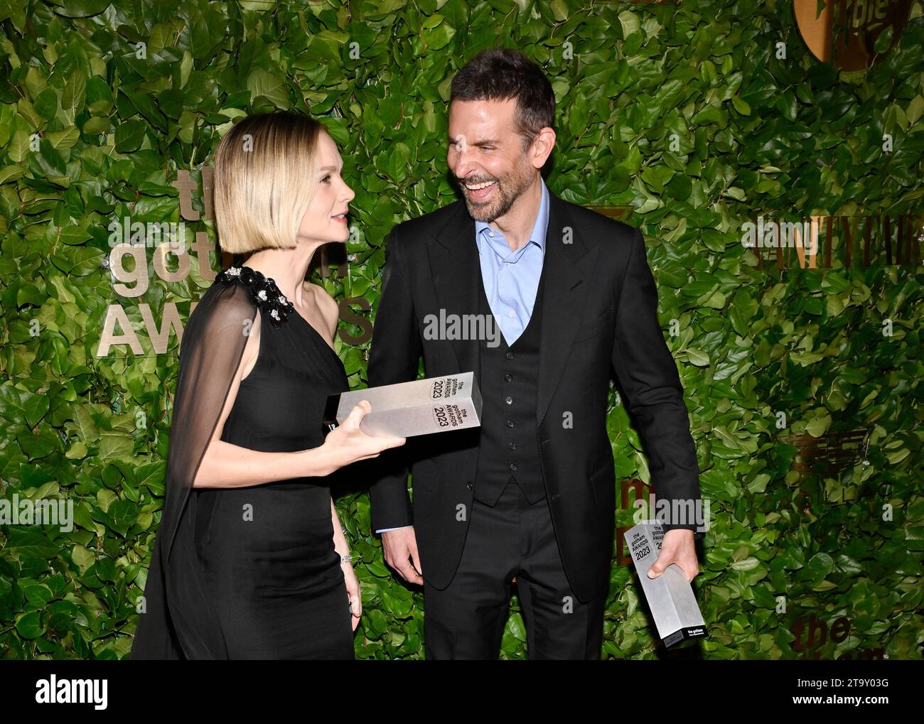 Carey Mulligan, left, and Bradley Cooper pose in the winner's room at ...
