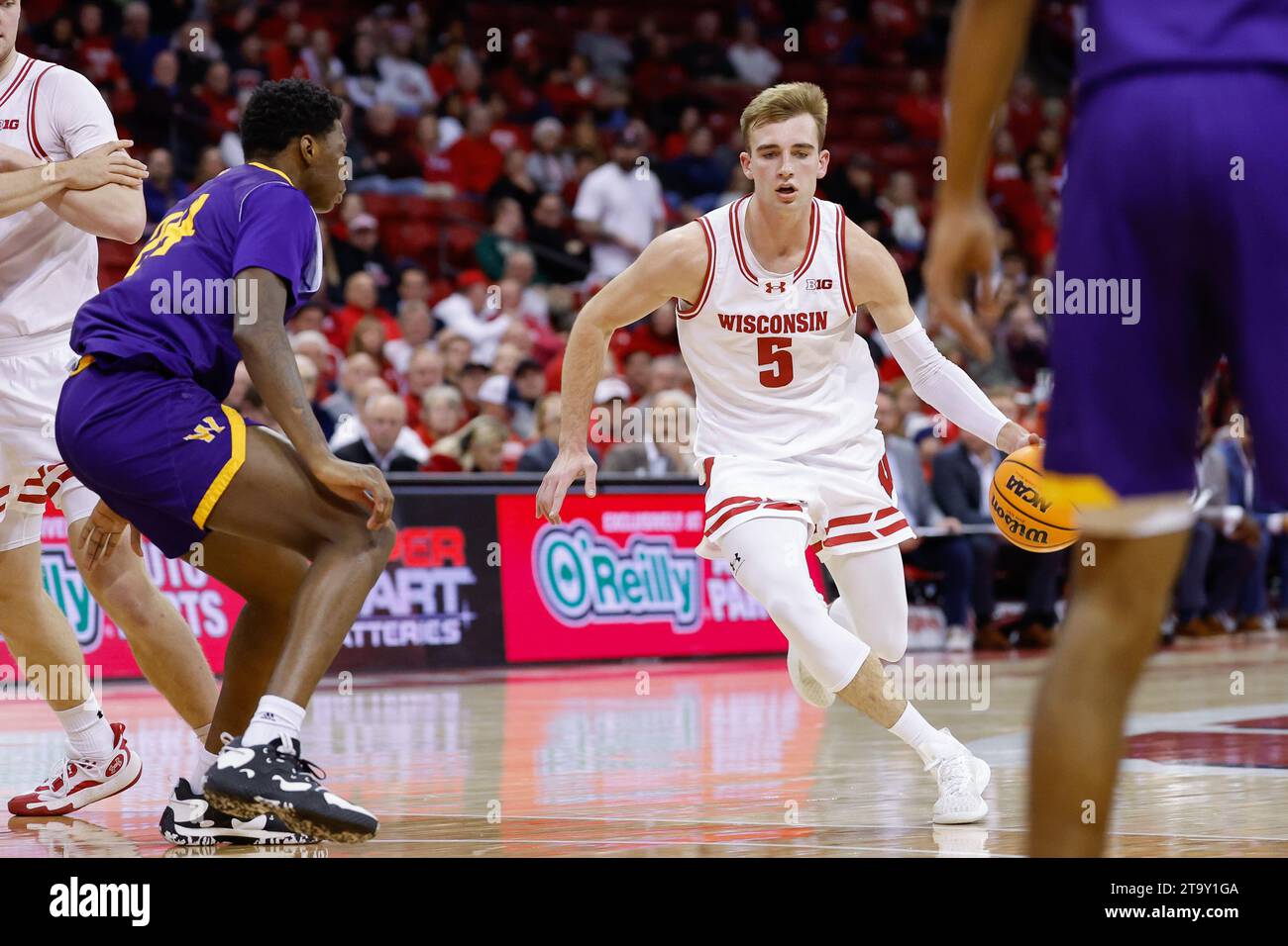 Madison, WI, USA. 27th Nov, 2023. Wisconsin Badgers forward Tyler Wahl ...