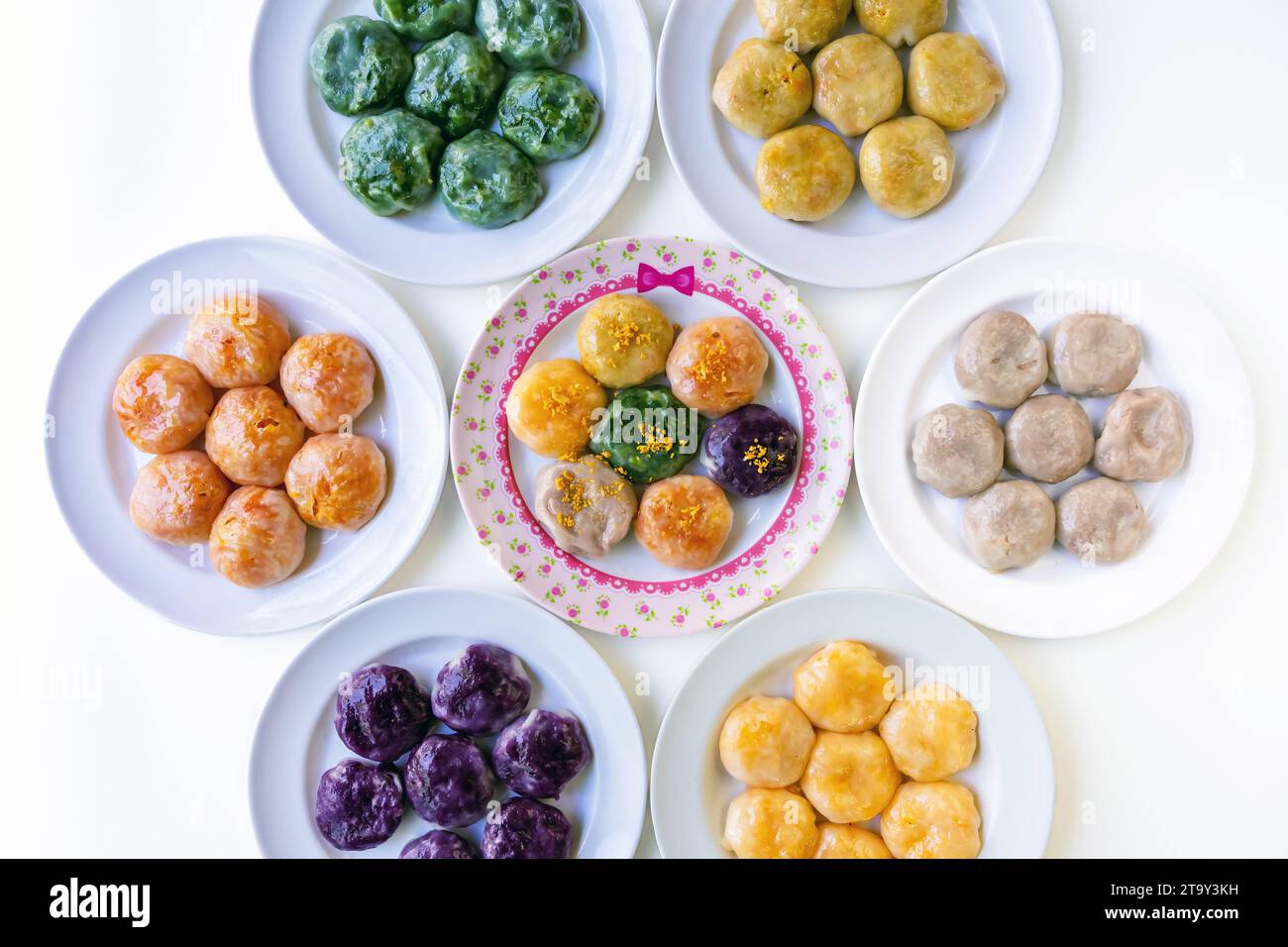 Kuicheai steamed bread. Steamed Dumpling stuffed with garlic chives ...