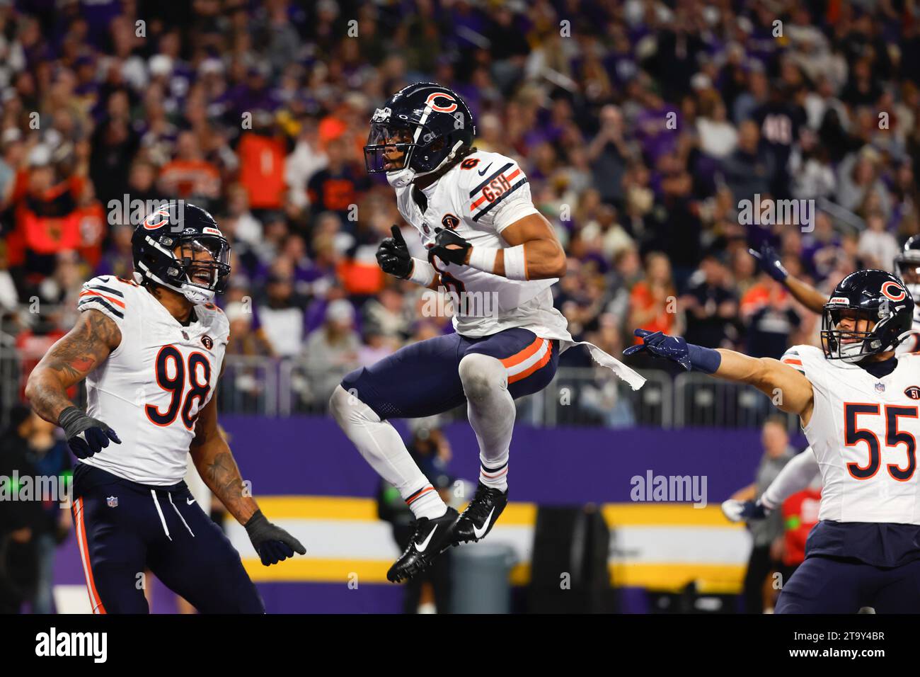 Chicago Bears cornerback Kyler Gordon (6) celebrates with teammates ...