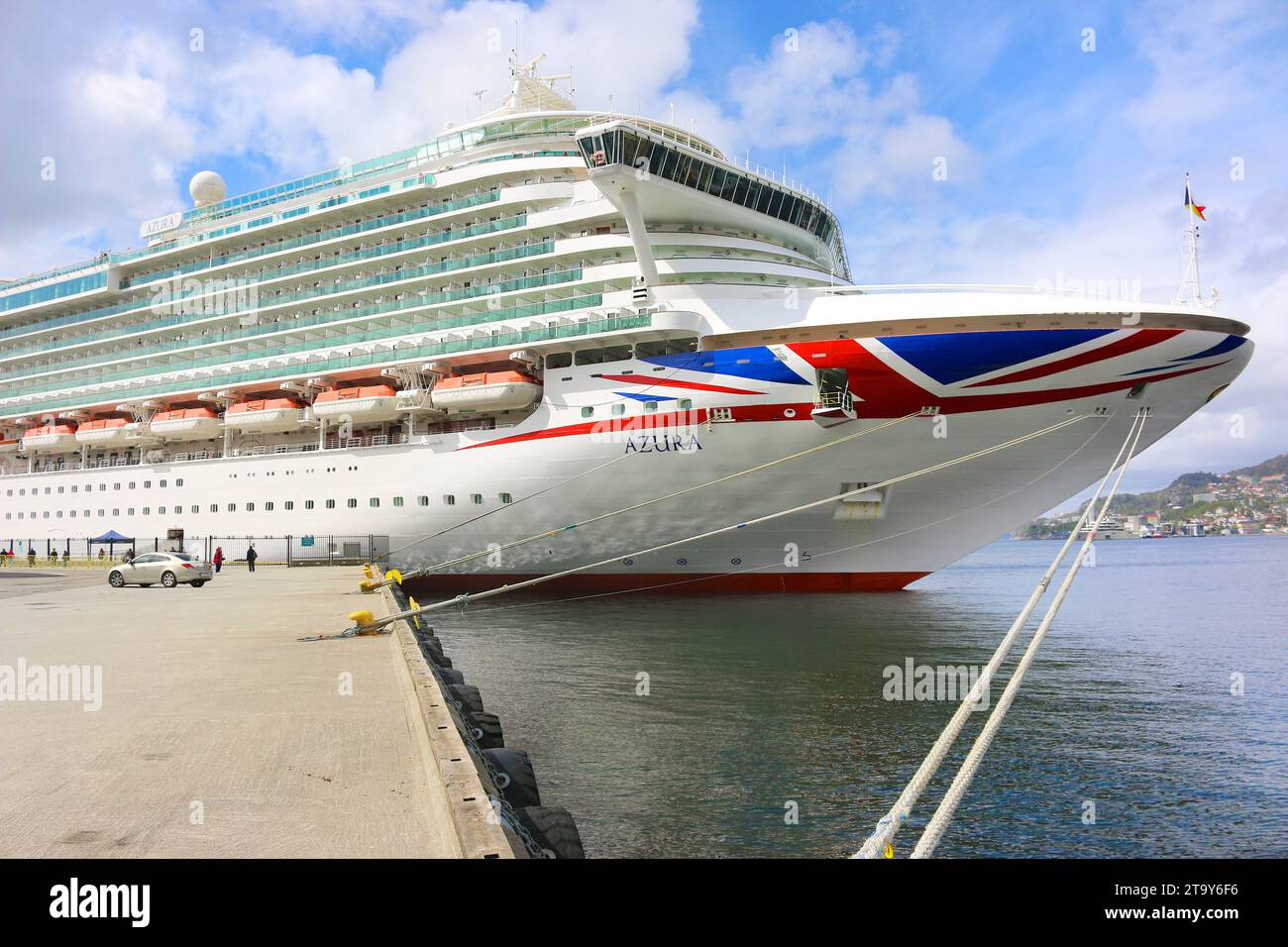 Cruise ship P&O AZURA in Bergen, Norway, UK Union Jack hull livery on ...