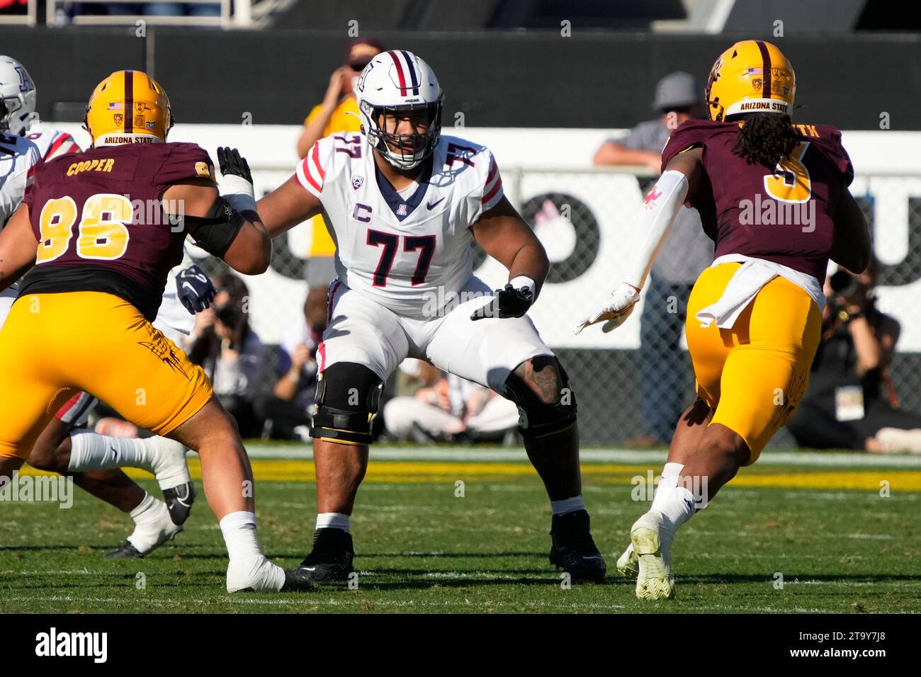 Arizona offensive lineman Jordan Morgan (77) in the first half during ...