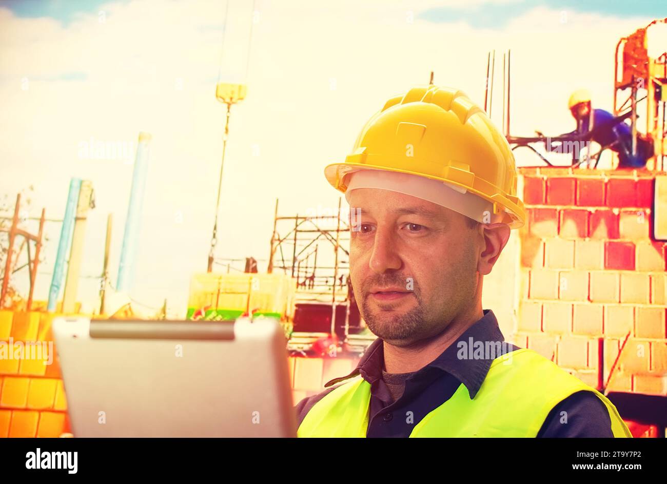 Construction foreman calling phone hi-res stock photography and images ...