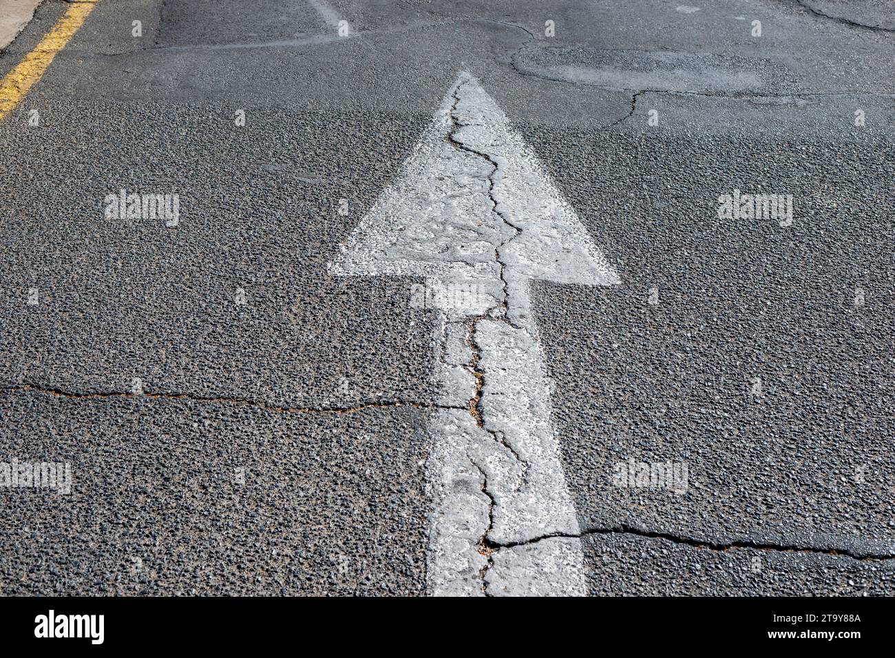 Pavement marking hi-res stock photography and images - Alamy