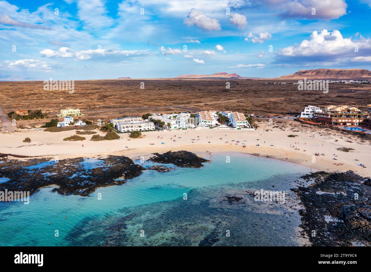 View of the beautiful Playa Chica Beach, El Cotillo, Fuerteventura ...